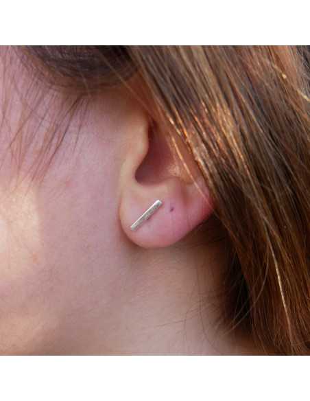Boucles d'oreilles "barre" 12 x 1.8 mm plaqué argent 10 microns